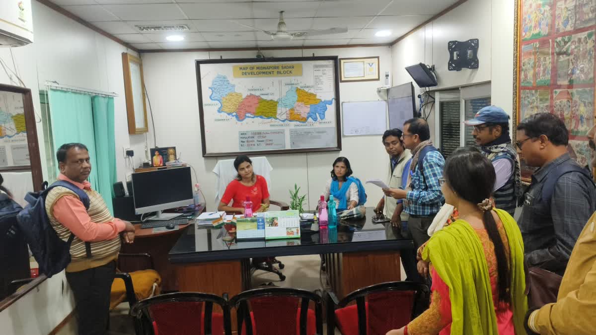 SIR in Bengal: অতিরিক্ত কাজের চাপ, CEO দপ্তরে BLO-দের বিক্ষোভ ...